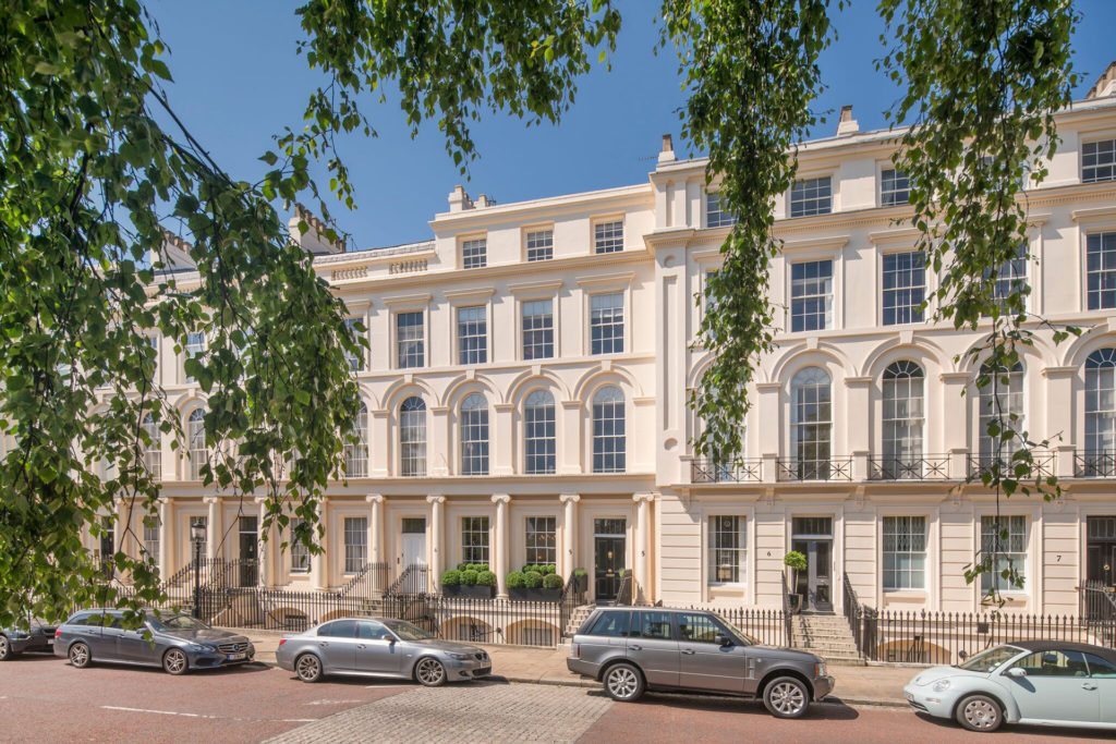 10 of London's Most Desirable Houses in Garden Squares