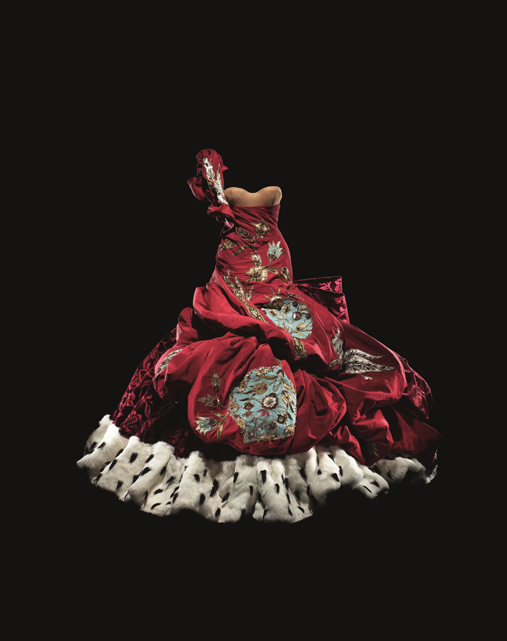 The V&A's 2019 Christian Dior Exhibition Explores the Designer's Love ...