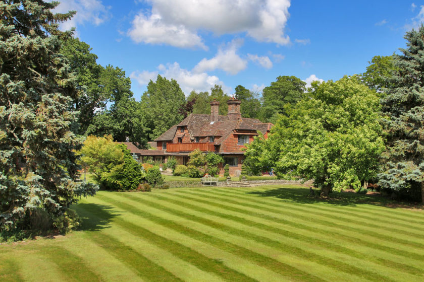 10 of the Most Charming Farmhouses in the UK - Country and Town House
