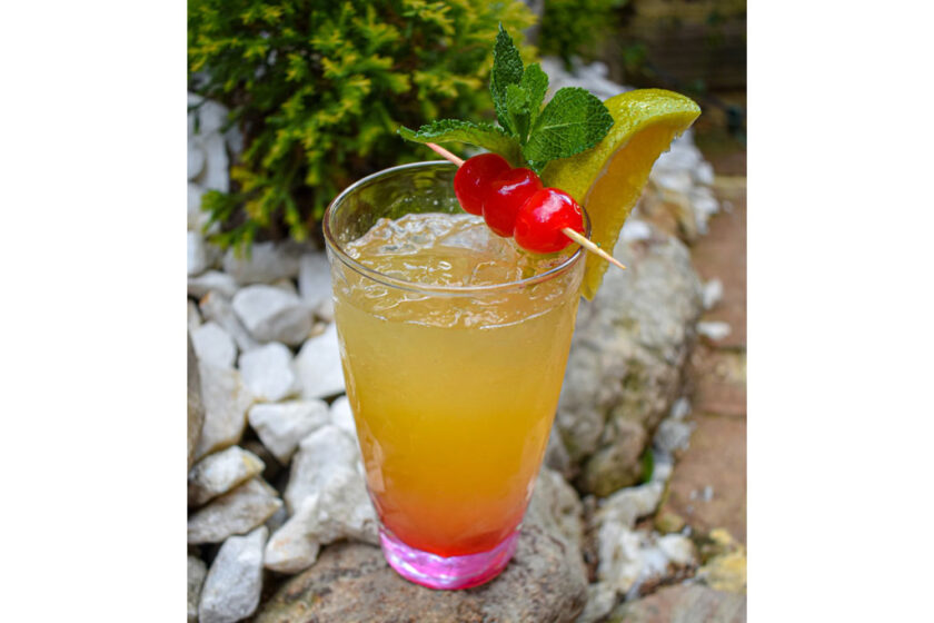 4 Peach Cocktail Recipes To Try This Weekend - Summer Cocktails