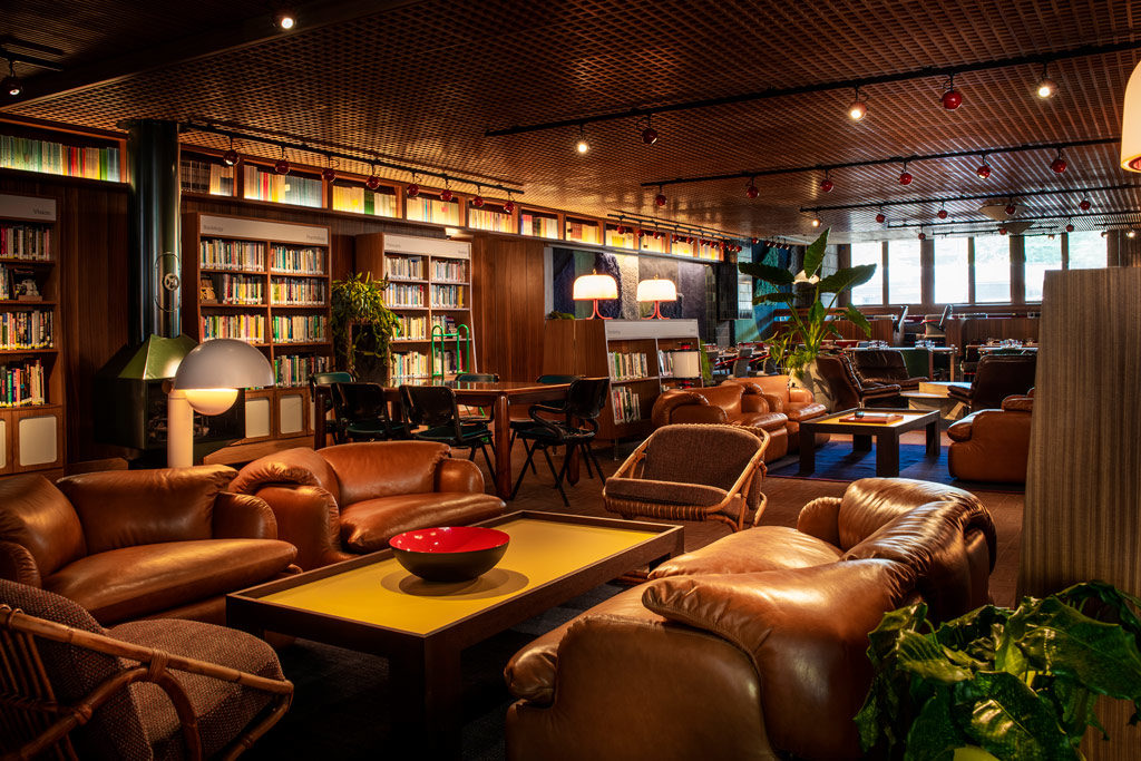 9 Beautiful Hotel Libraries For Literature Lovers - Travel
