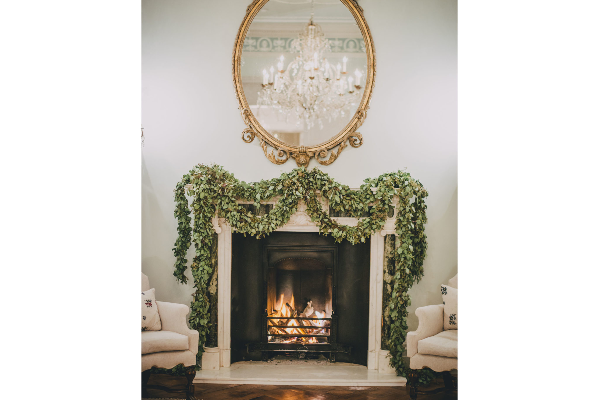 How To Create The Perfect Christmas Mantlepiece
