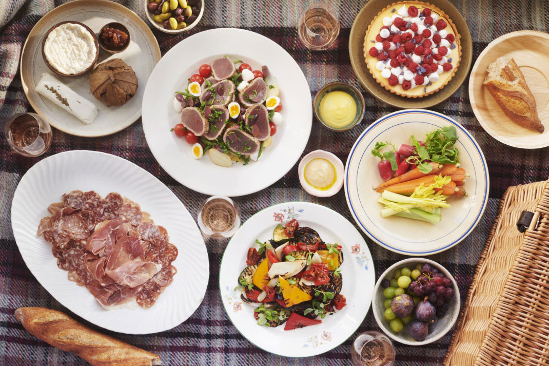 The Best Food & Drink Hampers To Buy - Picnic Hampers, Grocery Boxes