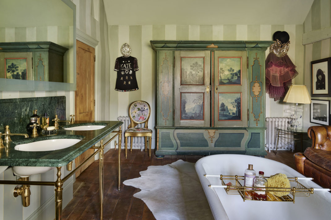 How To Give Your Bathroom a Maximalist Makeover - Interiors