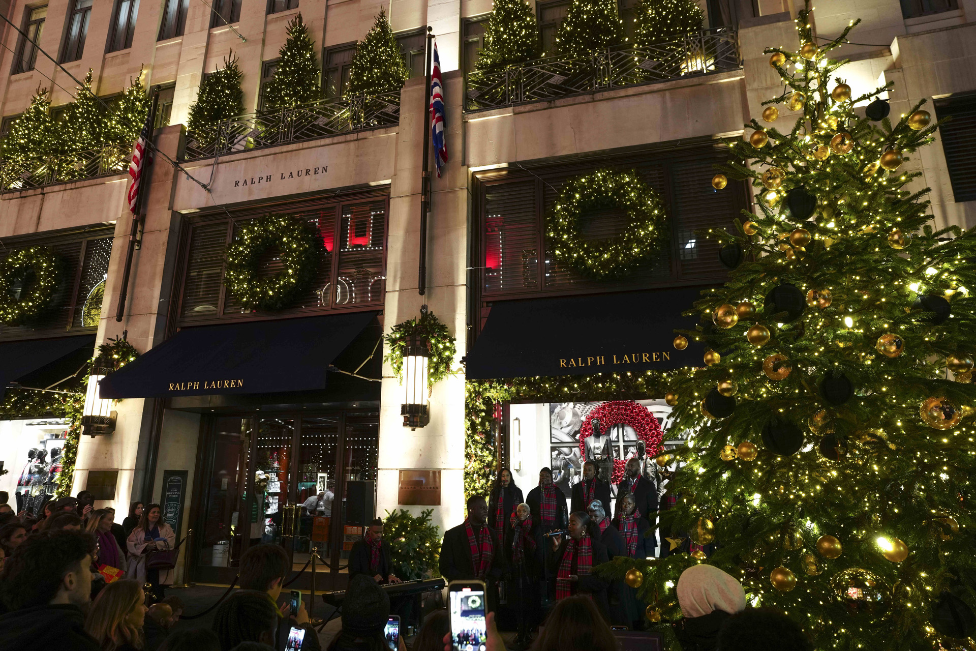 London's Best Christmas Window Displays To See This Season