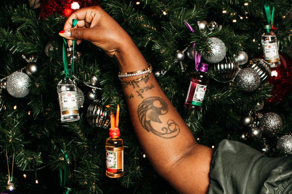 Tanqueray & Candice Brathwaite Share Festive Decorating Tips - Interiors