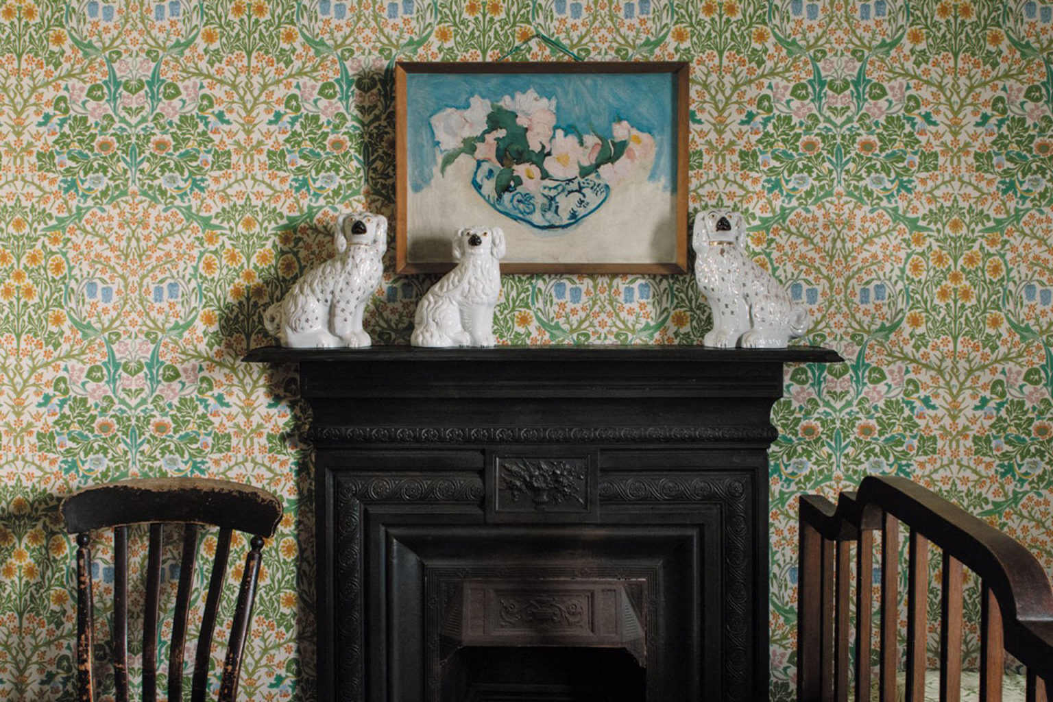 10 of the Prettiest Countryside Cottage Wallpapers - Interiors