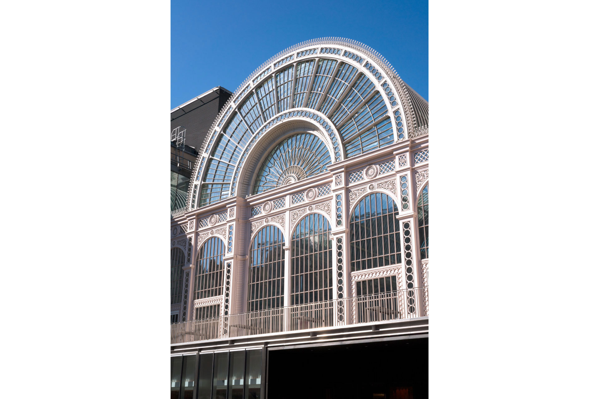 The Royal Opera House's Piazza Opens Up to the Public - Culture