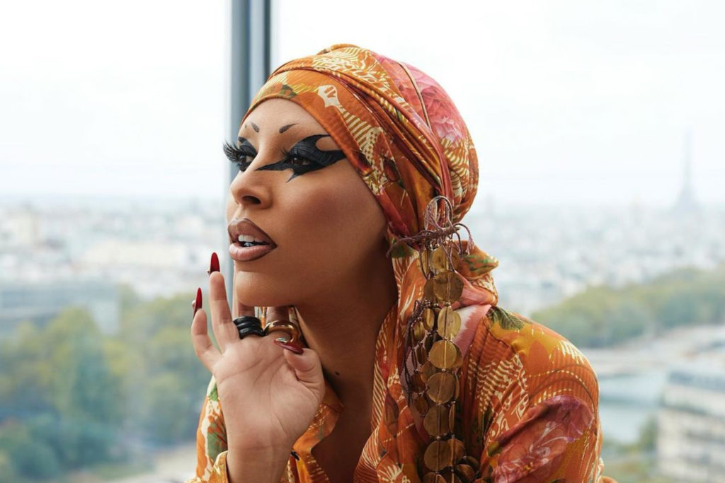 Are You Brave Enough To Try The Shaved Brows Trend? - Style