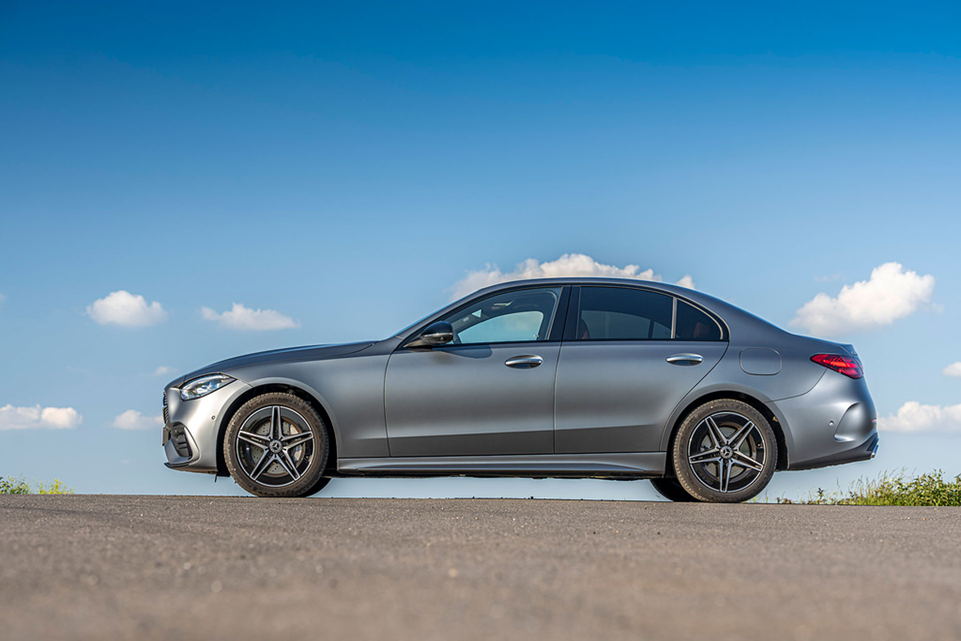Mercedes 300 e — The Green Lane - Culture