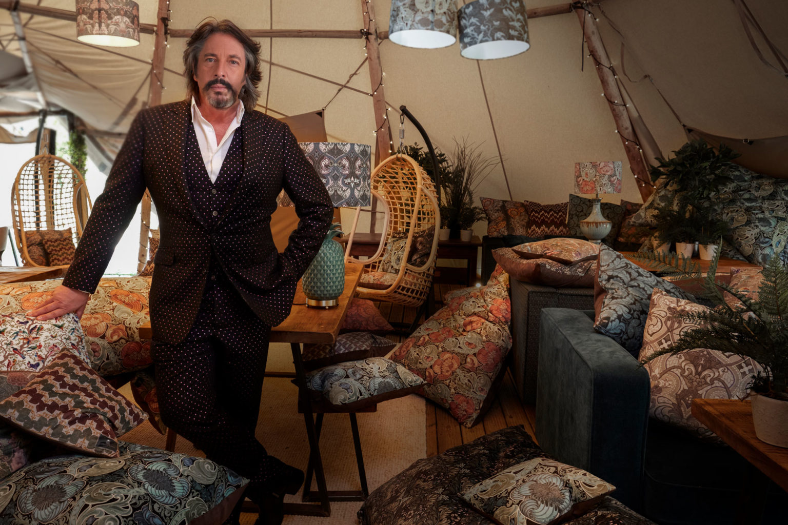 How Laurence Llewelyn-Bowen Transformed The Dial House Hotel - Interiors