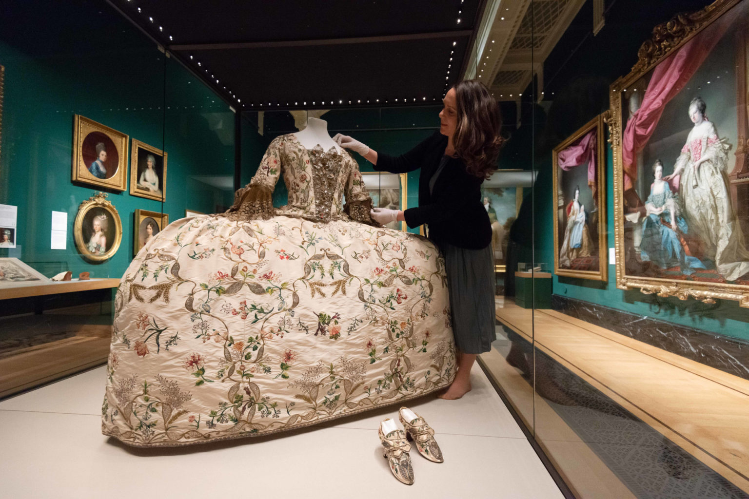 'Style & Society: Dressing The Georgians' Is Coming To Edinburgh