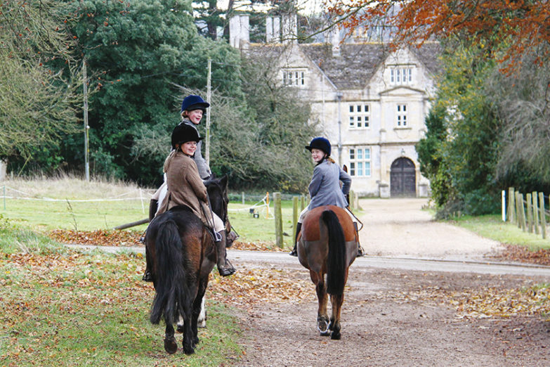 Schools for Equestrians: Prep and Seniors with Riding Facilities