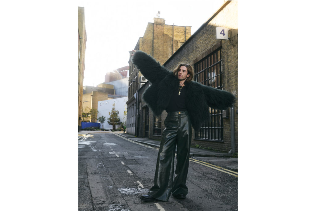 Joey Phillips On Joining Outlander For Season 7 - Interview