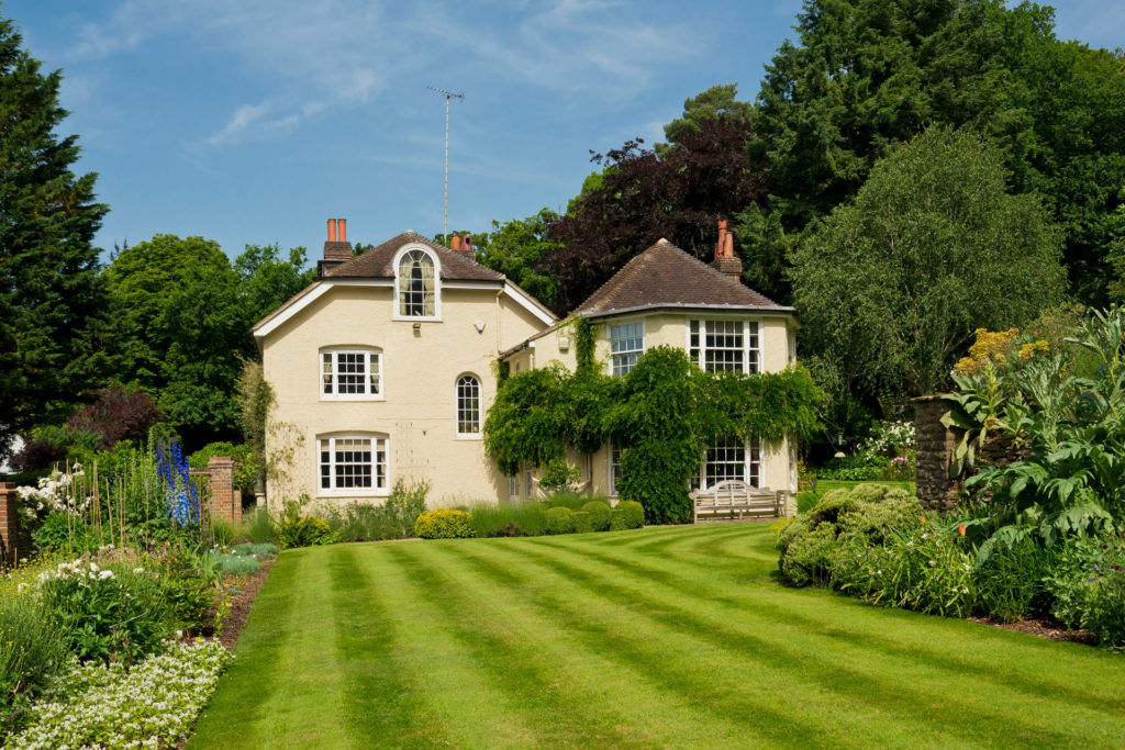 The Best Country Homes on the Market Right Now