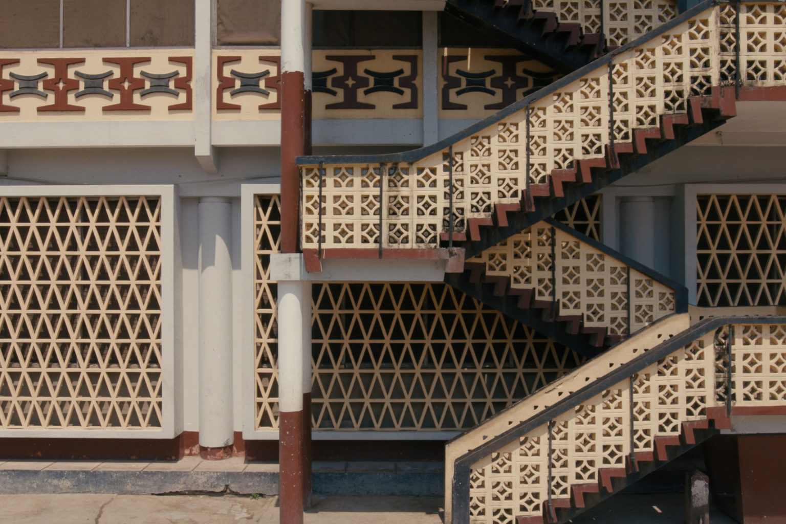 What Is Tropical Modernism? (& How To Channel It In Your Home)