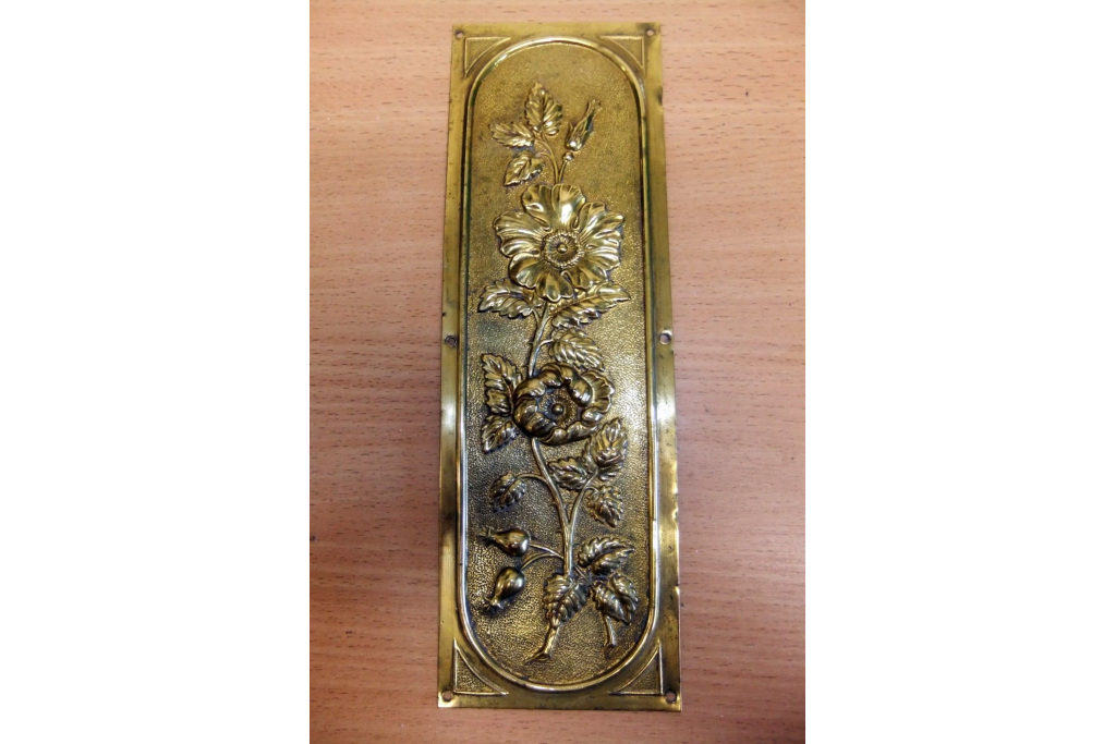 Finger Plates Are The Latest Throwback Interiors Trend