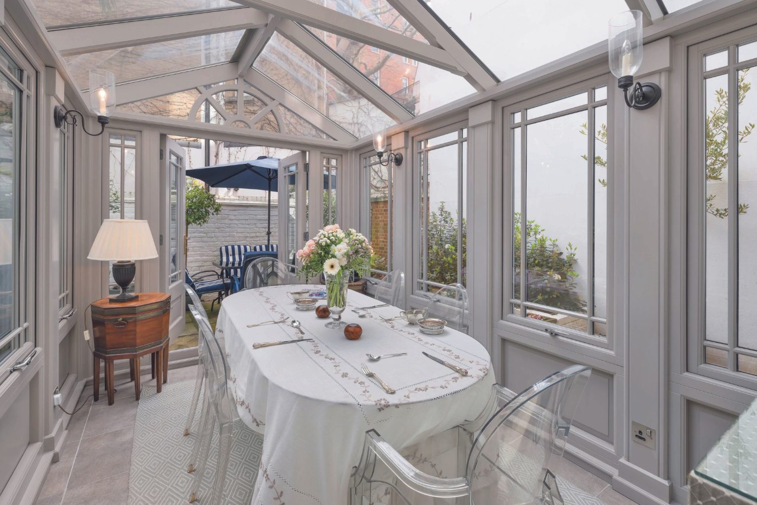 Botanic Vistas: Inside 75 Cadogan Place