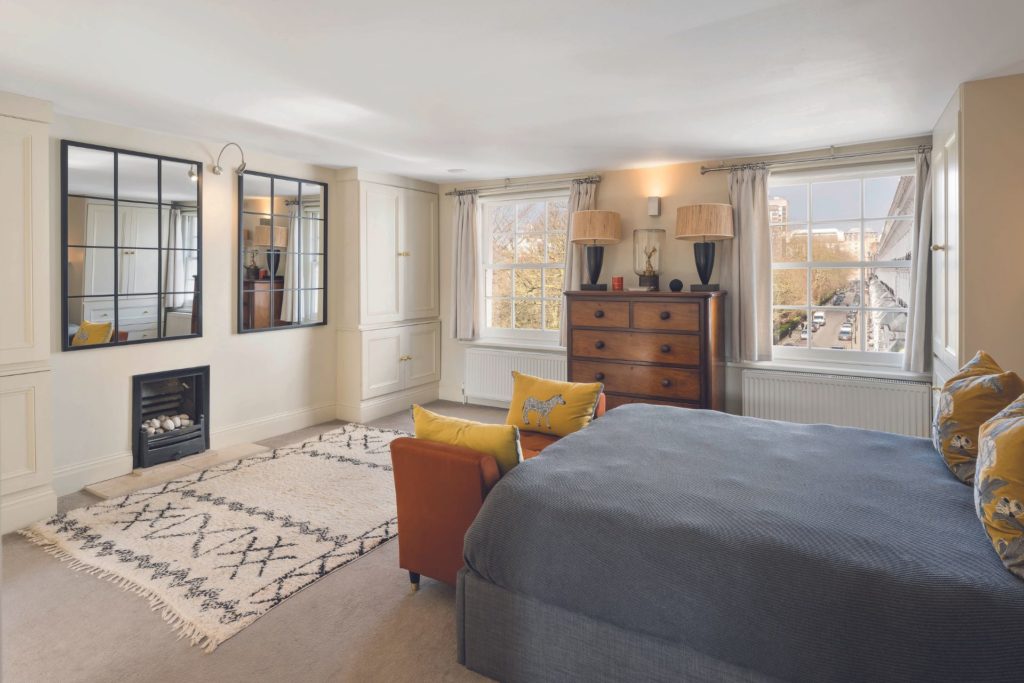 Botanic Vistas: Inside 75 Cadogan Place