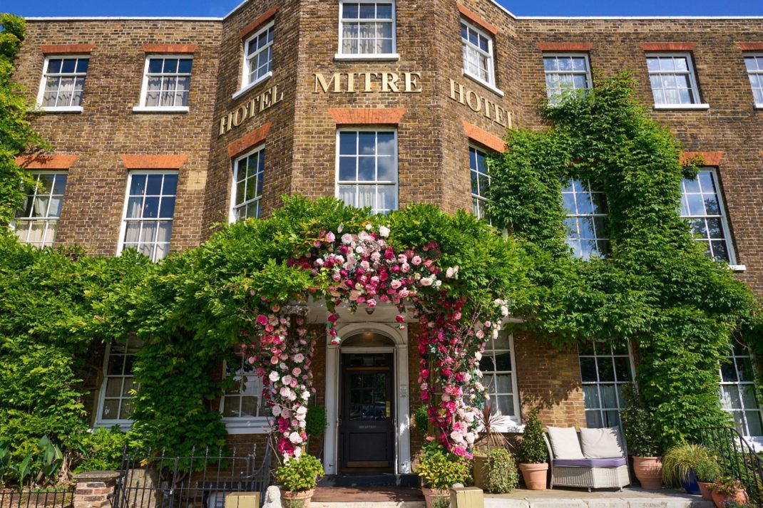 A Dashing Dog-Friendly Stay: The Mitre, Hampton Court – Review
