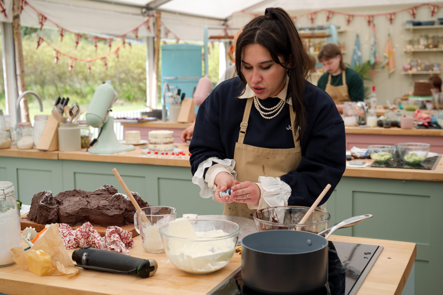 Why Do The Bake Off Contestants Wear The Same Clothes?