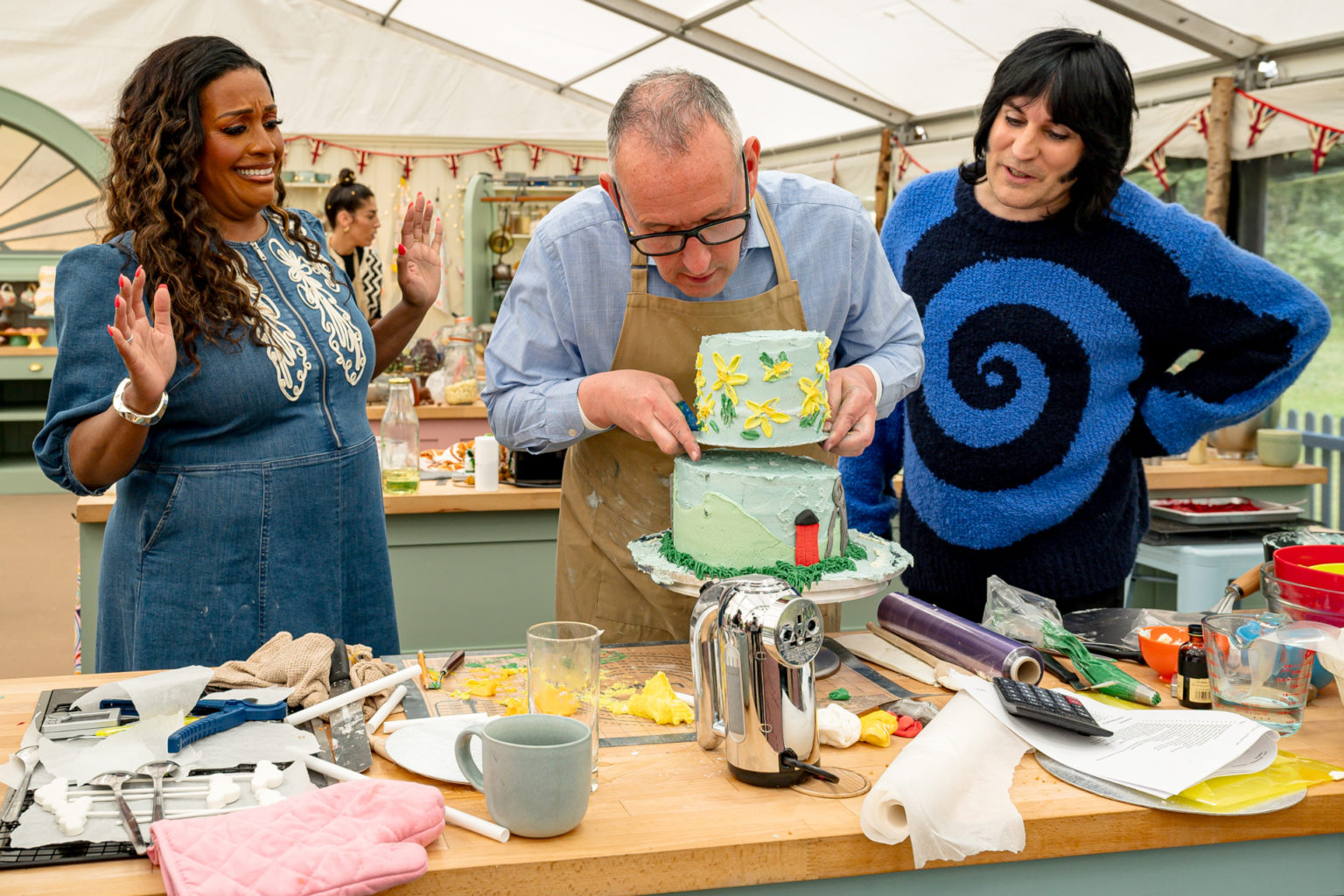 Why Do The Bake Off Contestants Wear The Same Clothes?