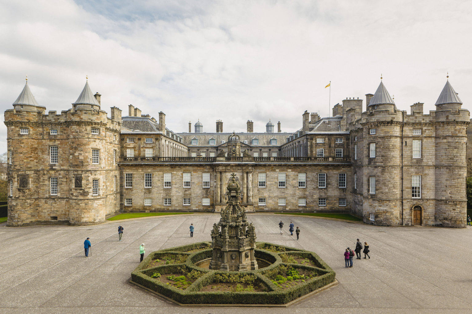 Windsor Castle & Holyroodhouse To Launch £1 Tickets For 2025