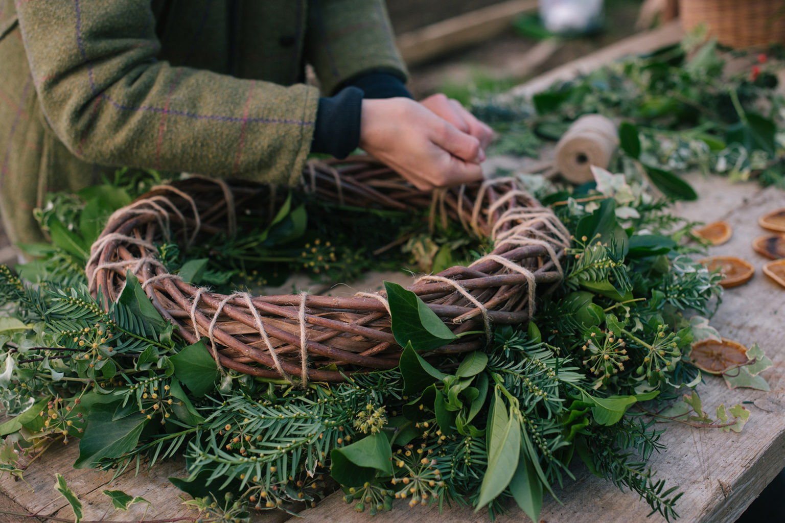 How To Make A Natural Christmas Wreath - Interiors