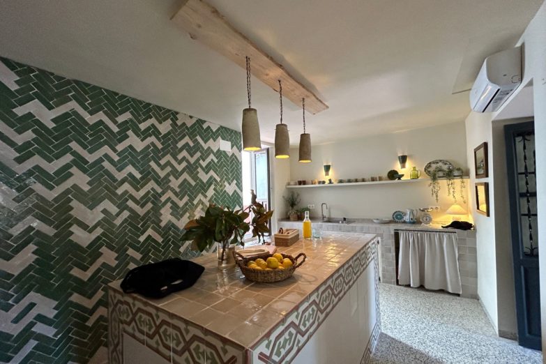 The House From 'Amanda & Alan’s Spanish Job' Is Up For Sale