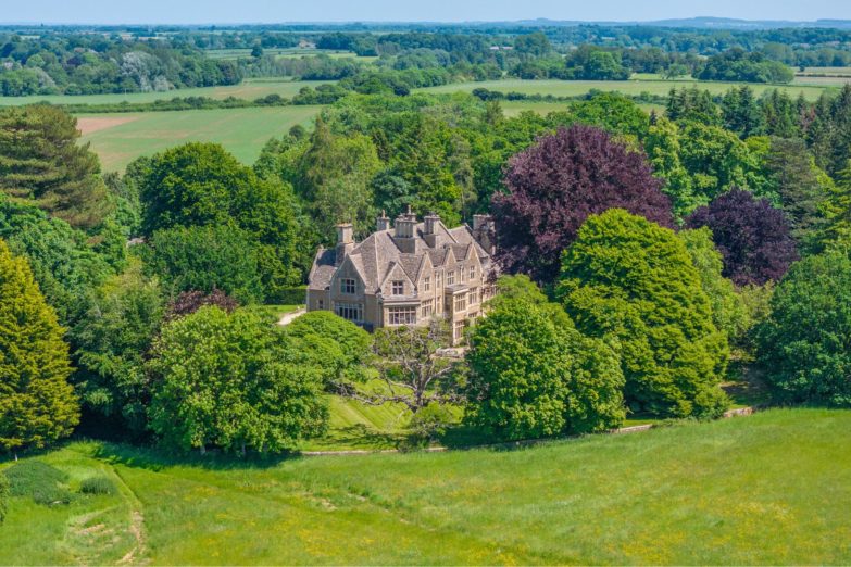 A Private Island House On The Spot The Magna Carta Was Signed
